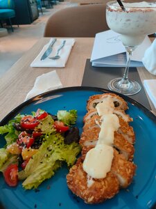 У Камелька (Beregovaya ulitsa No:101, Kogalym), restoran  Kogalym'dan