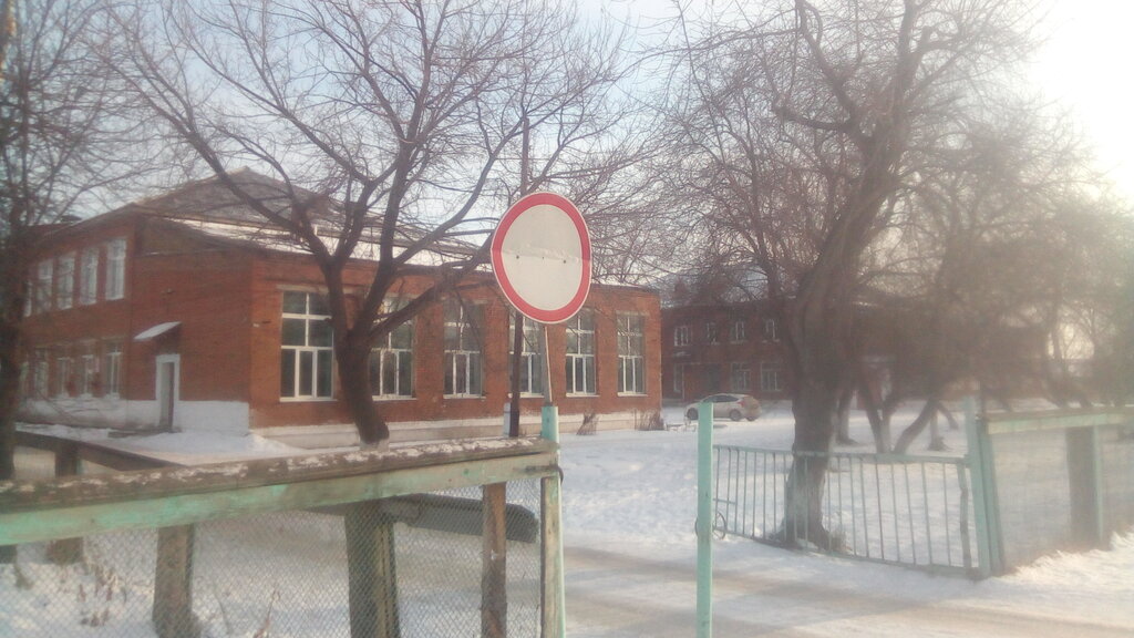 Ortaokul Zaykovskaya srednyaya obshcheobrazovatelnaya shkola № 1 Mou, Sverdlovskaya oblastı, foto