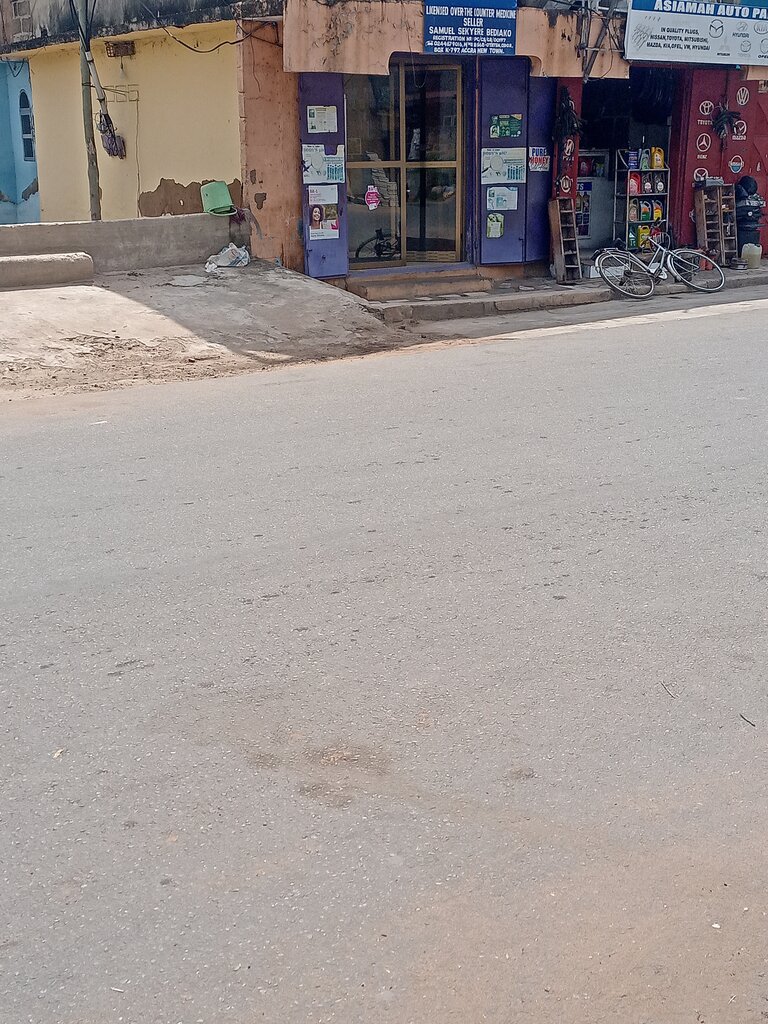 Tıp merkezleri ve klinikler Samuel sekyere bediako chemical shop, Akra, foto
