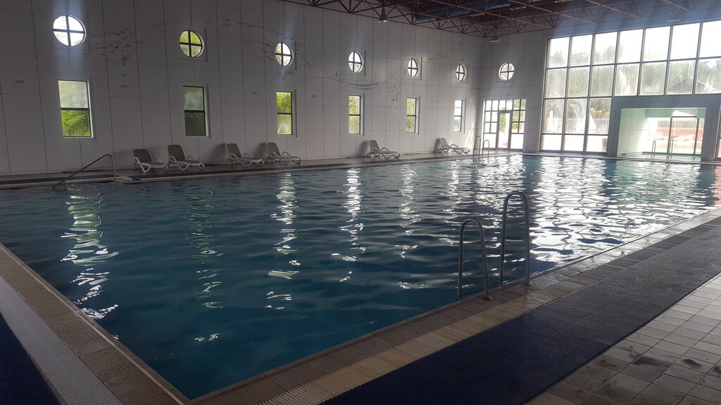 Yüzme havuzları Swimming pool, Pitsunda, foto