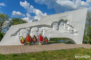 Воинам-освободителям (Homieĺskaja voblasć, Brahinski rajon, Urban Settlement of Kamaryn), anıt, heykel  Gomelskaya oblastından