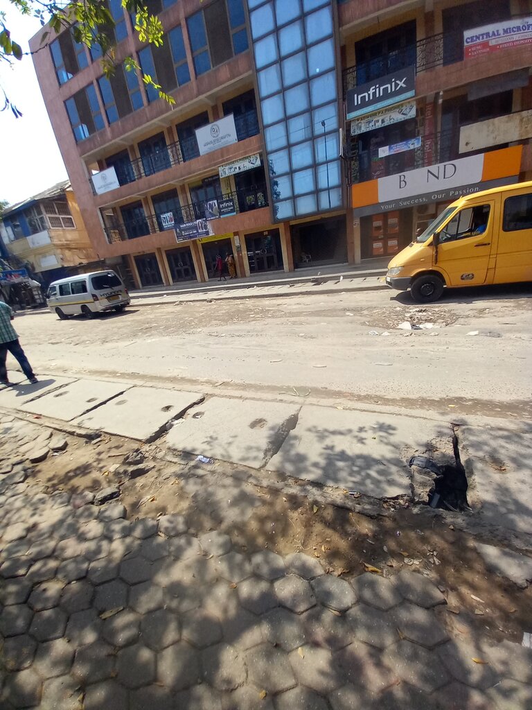 Telekomünikasyon firmaları Adwenepa Phones, Akra, foto