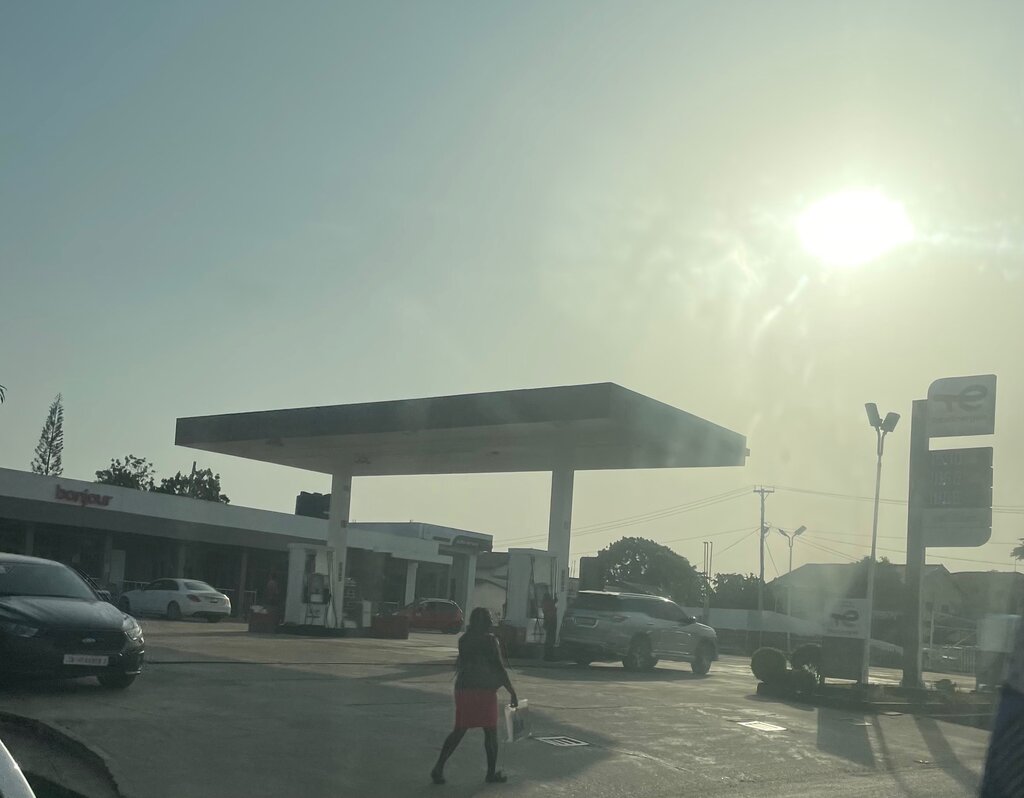 Benzin istasyonu Atomic Energy Total Service Station, Dünya, foto