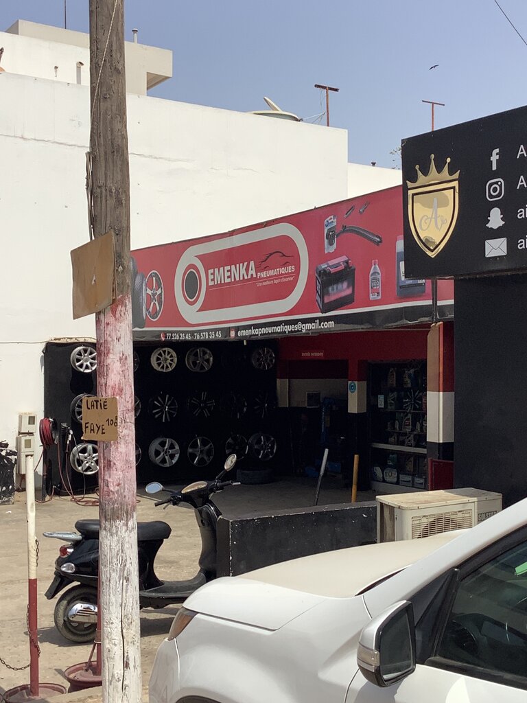 Otomobil servisi Emenka Pneumatiques, Dakar, foto