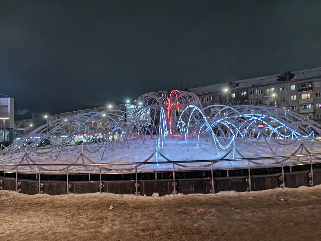 Çeşme Фонтан на Торговой площади, Dzerjinsk, foto