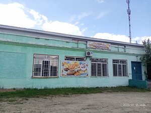 Лакомка (Sovetskaya ulitsa No:2Б), kafe  Baley'den