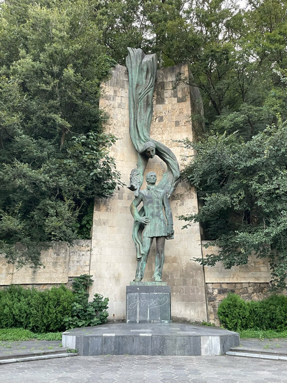 Anıt, heykel Monument to Galaktion Tabidze, Kutaisi, foto