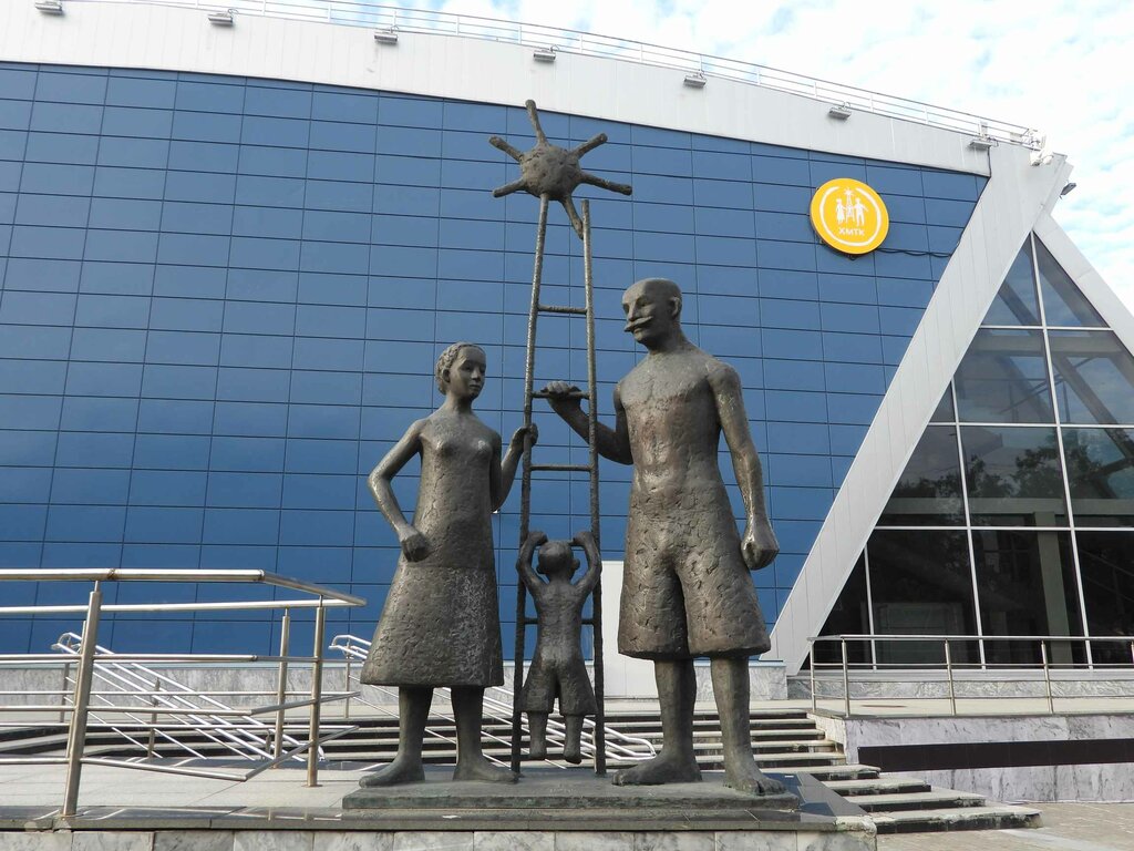 Park, sokak heykeli Лестница жизни, Hantı‑Mansi, foto