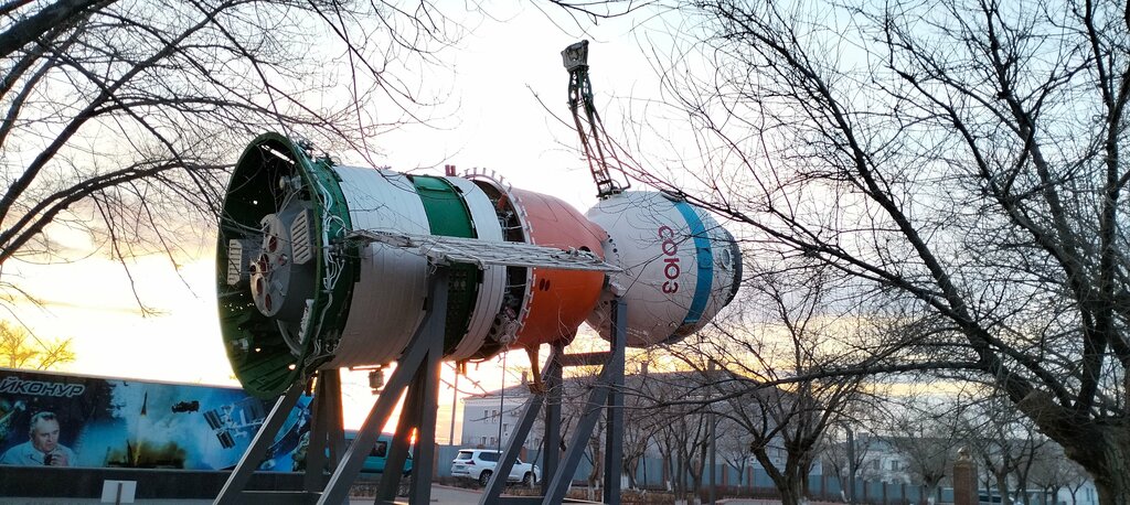 Teknoloji anıtı A mock-up of the Soyuz Launch Vehicle, Kızılorda eyaleti, foto