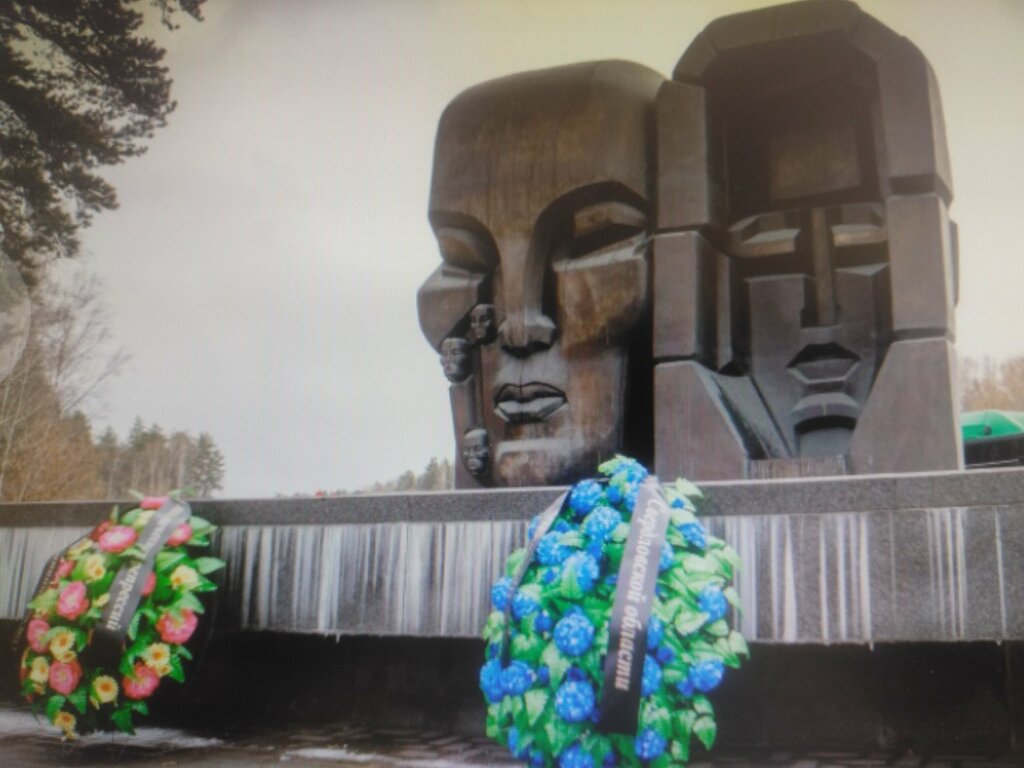 Şapel, haç anıtı Крест в память жертв репрессий, Yekaterinburg, foto