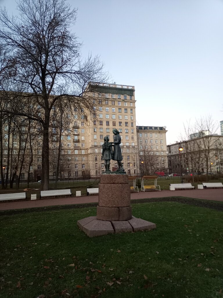 Park, sokak heykeli Приём в пионеры, Saint‑Petersburg, foto