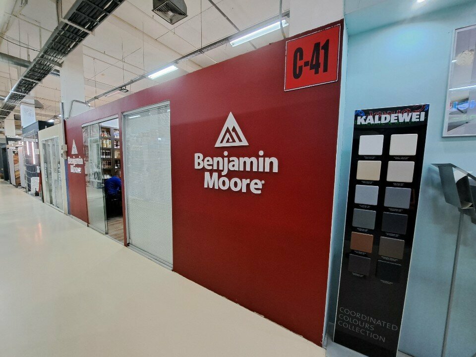 Boya ve cila malzemeleri üretim ve satış yerleri Benjamin Moore, Moskova ve Moskovskaya oblastı, foto