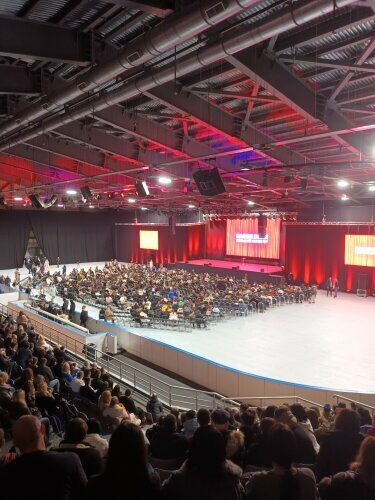 Çok amaçlı spor tesisleri Кристалл-2, Sakhalinsk, foto