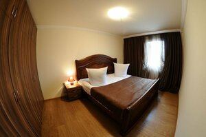 Cross (Ashtarak Highway No:50/12, Yerevan), otel  Erivan'dan
