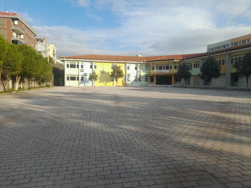 Lise Buca Işılay Saygın Güzel Sanatlar Lisesi, İzmir, foto