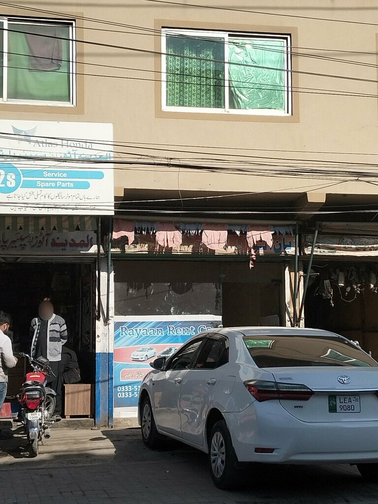 Otomobil yedek parçaları Rayaan Rent A Car, Rawalpindi, foto