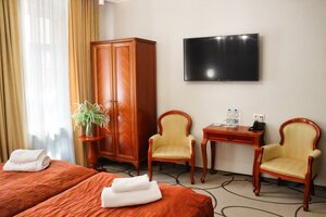 Hotel Europejski (Lower Silesian Voivodeship, Wrocław, ulica Marsz. Józefa Piłsudskiego, 88), otel  Wroclaw'dan