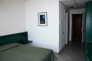 Hotel Miralonga (Piedmont, Provincia di Torino, Luserna San Giovanni, Strada Panoramica, 1), otel  La Maddalena'dan