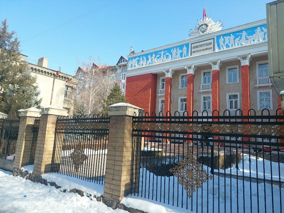 Adliyeler Конституционная палата Верховного суда, Bişkek, foto