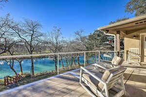 Pet-friendly Riverfront Retreat - Deck & Views! (Texas, Guadalupe County, Seguin), otel  Seguin'den