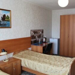 Гостиница Набережная-5 (Naberezhnaya ulitsa No:5), otel  Çeliabinsk'ten