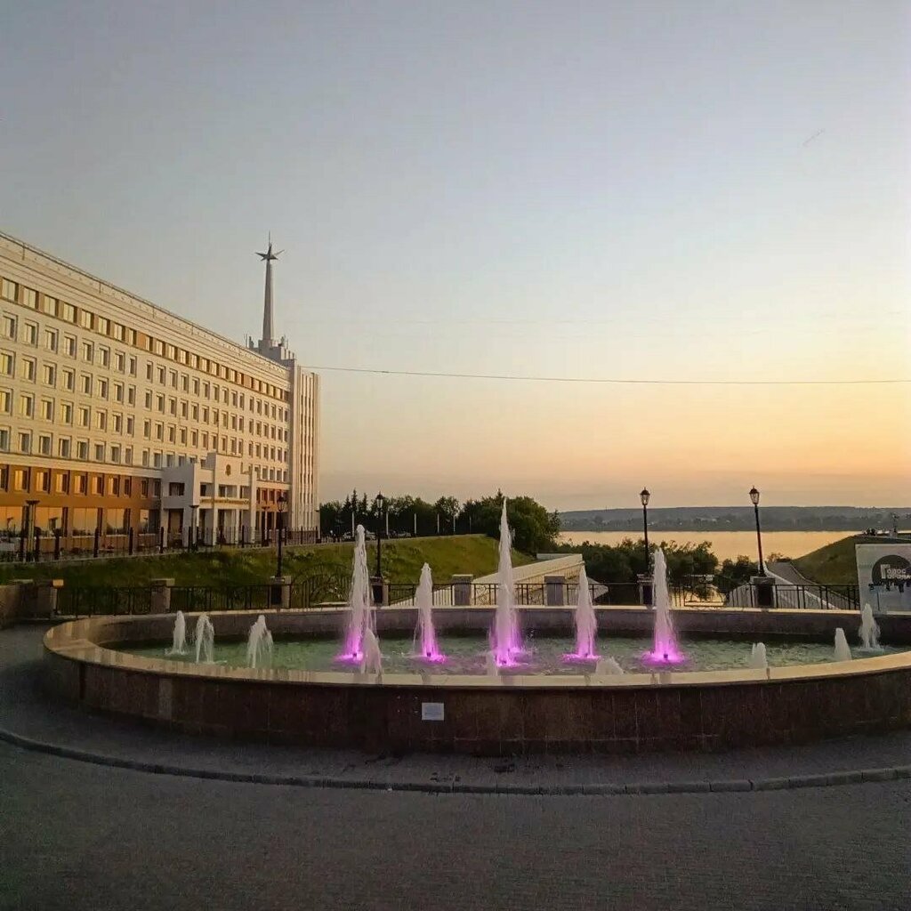 Çeşme Музыкальный фонтан у Белого Дома, Tomsk, foto