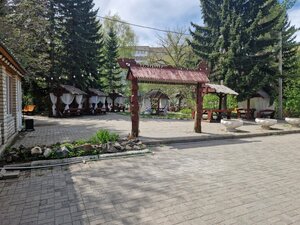 Letniy Sad (Qaısenov kóshesi No:67), restoran  Öskemen'den (Ust‑Kamenogorsk'tan)
