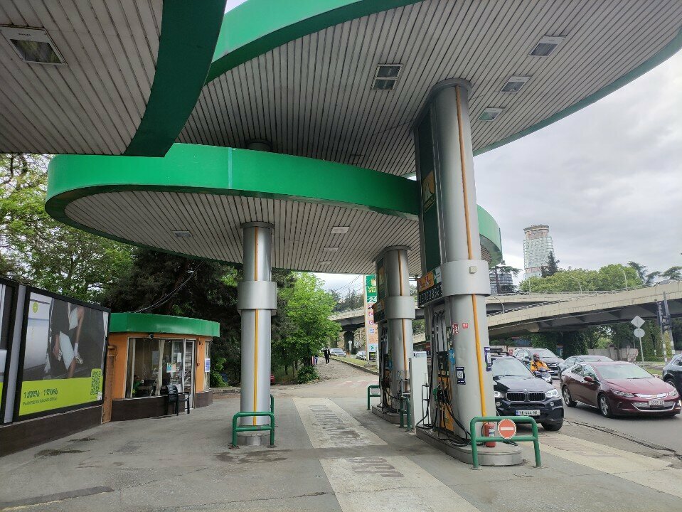 Benzin istasyonu Wissol, Tiflis, foto