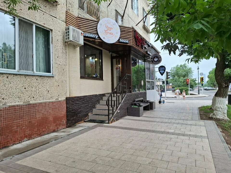 Pasta, şekerleme ve tatlı Chudo-pechka, Astana, foto