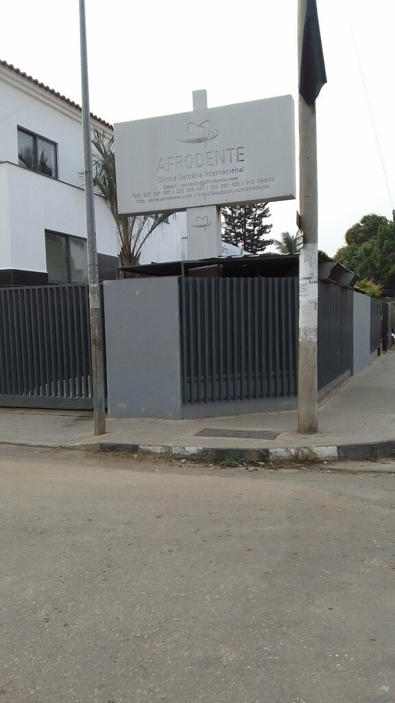 Özel ağız ve diş sağlığı klinikleri ve muayenehaneleri Afrodente, Loanda, foto