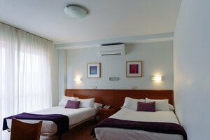 Hotel Rural Tierras del Cid (Comunidad Autónoma de Castilla y León, Burgos, Avenida Alfoz, 12), otel  Kastilya ve Leon'dan