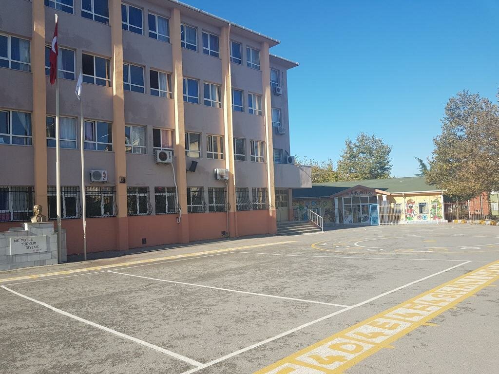 Ortaokul Şehit Yalçın Aran Ortaokulu, İstanbul, foto