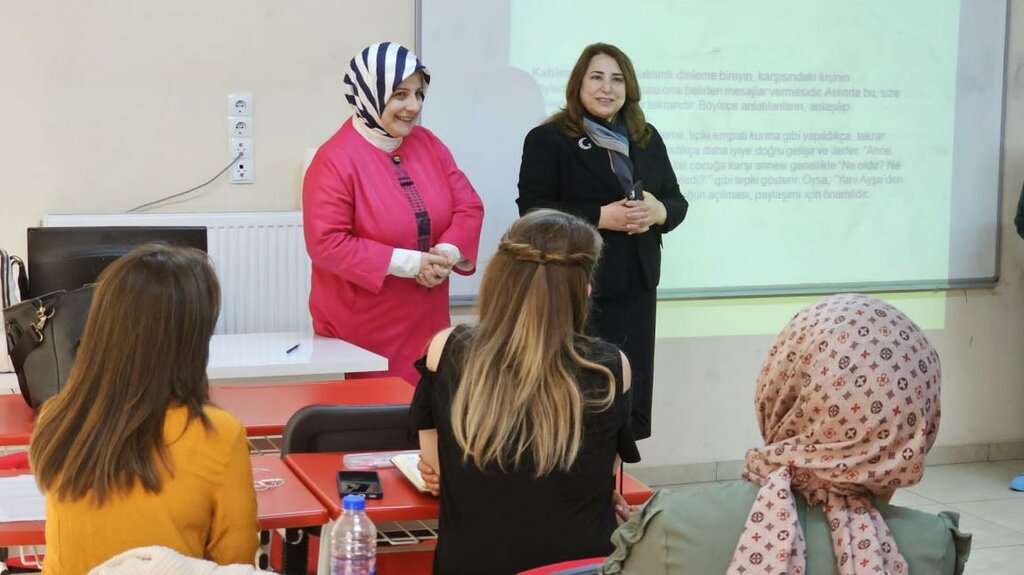 Meslek kursu Nafiye-Hüseyin Küçükoğlu Halk Eğitim Merkezi Ve Akşam Sanat Okulu, Eskişehir, foto