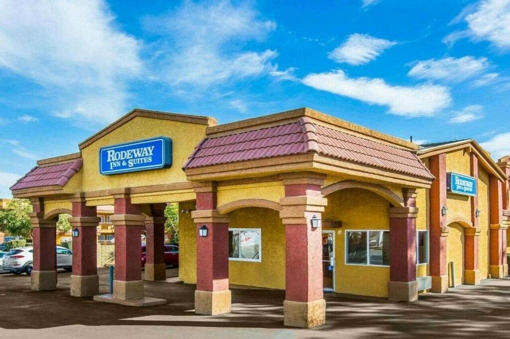 Otel Rodeway Inn & Suites Corona, Corona, foto
