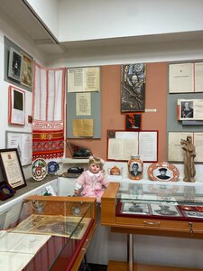 Ельнинский районный историко-краеведческий музей (Internatsionalnaya ulitsa No:66, Yelnya), müzeler ve sanat galerileri  Yelnia'dan