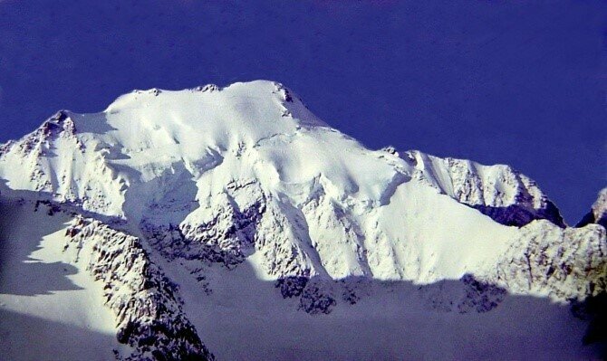 Dağ zirvesi Gora Pobeda 3003 meters, Saha Cumhuriyeti (Yakutistan), foto
