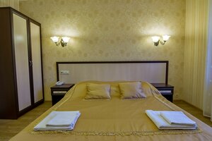 George Hotel (Bolshevistskaya ulitsa No:377, mikrorayon Severny), otel  Krasnodar'dan