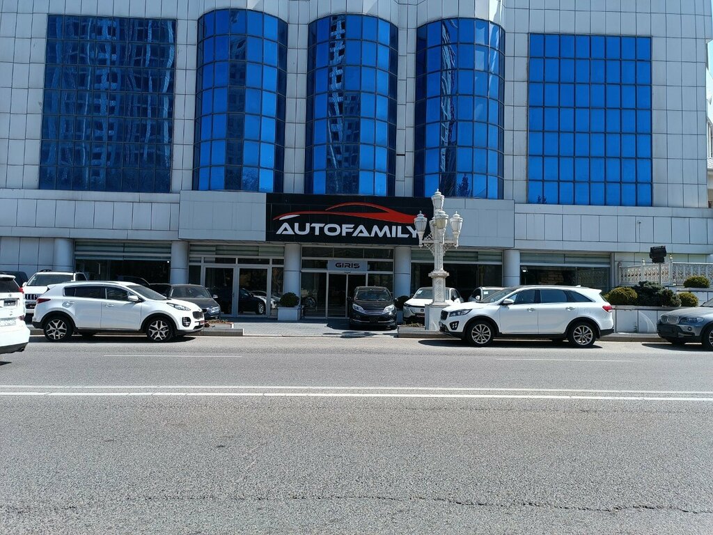 Otomobil satış galerileri Autofamily, Bakü, foto