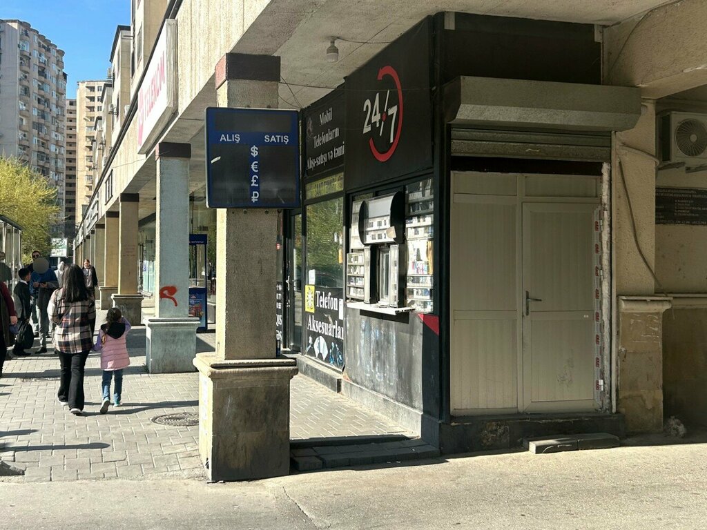 Gazete bayi 24/7 Kiosk, Bakü, foto