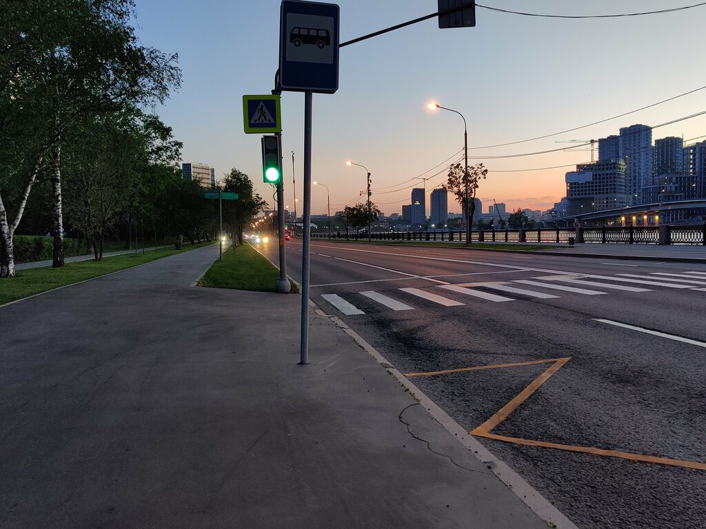 Toplu taşıma durağı Nagatinskiy Boulevard, Moskova, foto