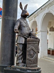 Заяц-трактирщик (gorodskoy okrug Kostroma, Tsentralny rayon, Sovetskaya ploshchad, 4), park, sokak heykeli  Kostroma'dan