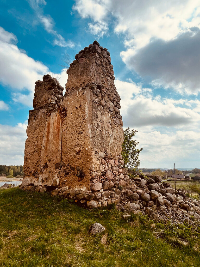 Turistik yerler Руины, Grodnenskaya oblastı, foto