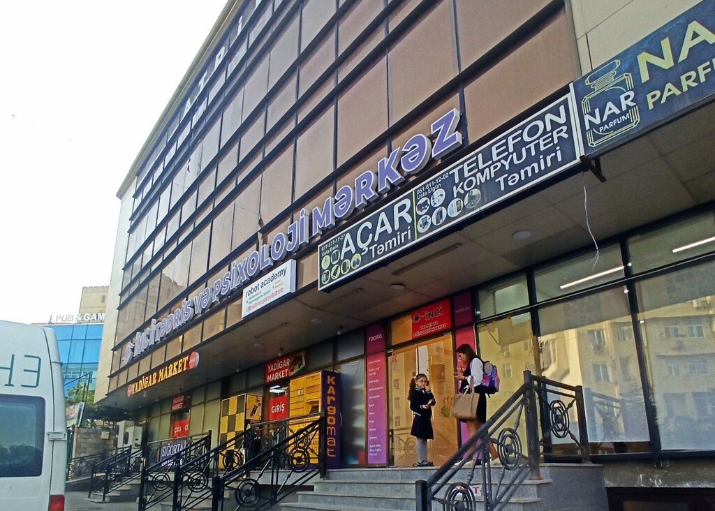 Parsel otomatı Kargomat, Bakü, foto