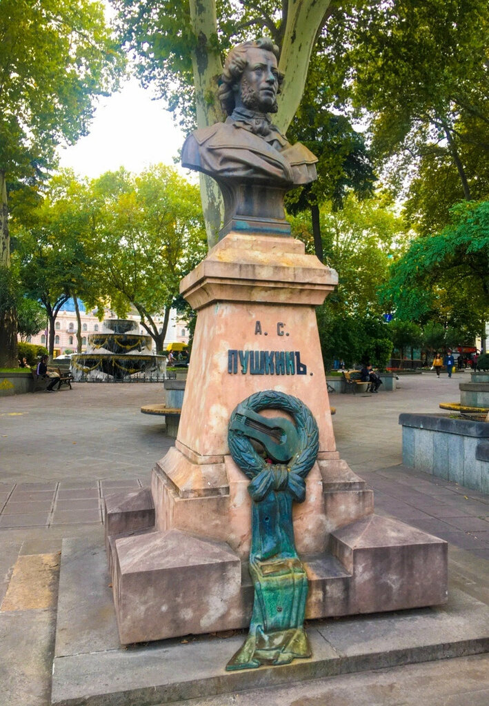 Anıt, heykel A. Pushkin, Tiflis, foto
