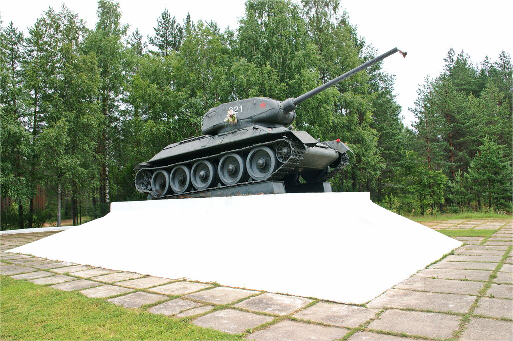 Teknoloji anıtı Танк Т-34-85, Saint‑Petersburg ve Leningradskaya oblastı, foto