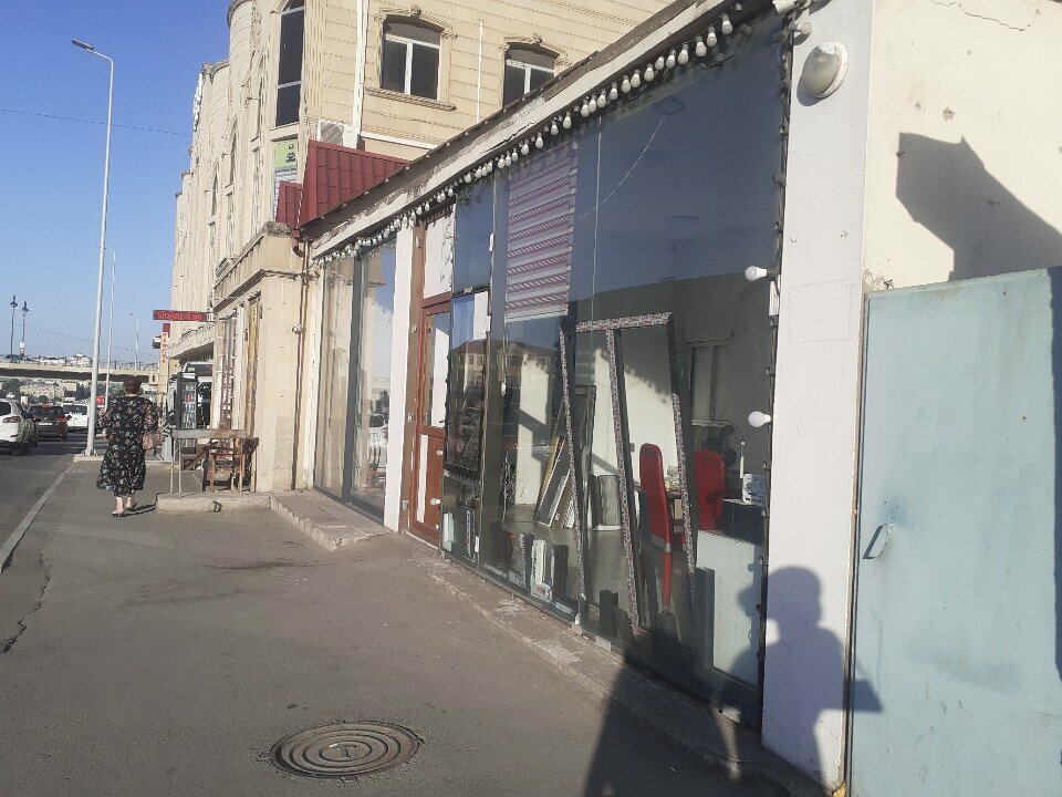 Kapılar Qapı Pəncərə, Bakü, foto