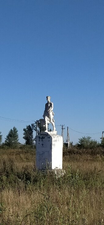 Anıt, heykel Девушка-доярка, Primoriye, foto