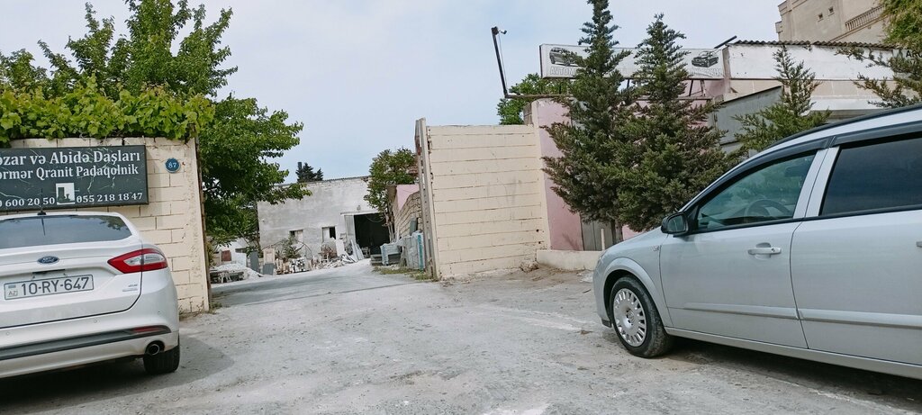 Heykel ve mezarlık taşı üreticileri Grave Stones Workshop, Bakü, foto