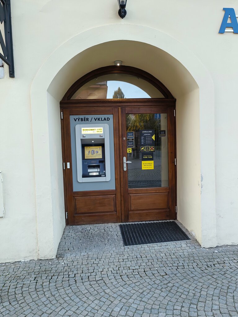 ATM'ler Raiffeisenbank, Krnov, foto