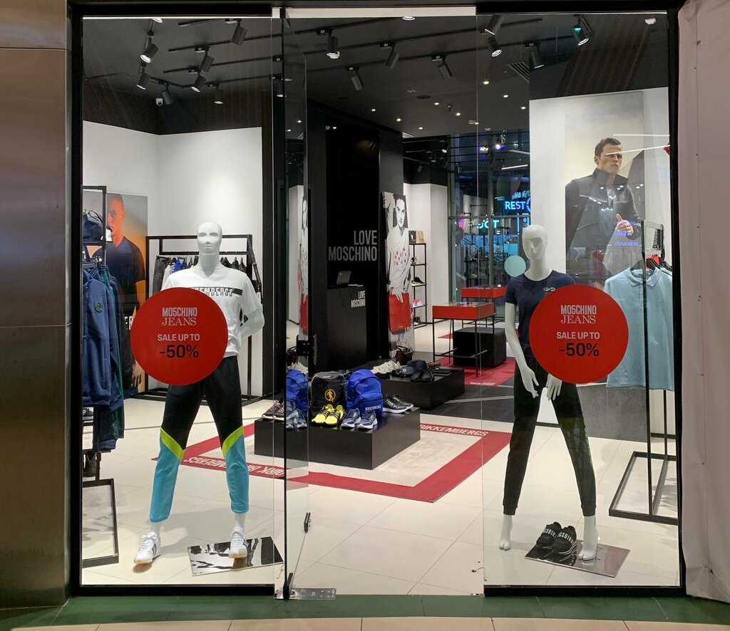 Giyim mağazası Love Moschino Outlet, Almatı, foto